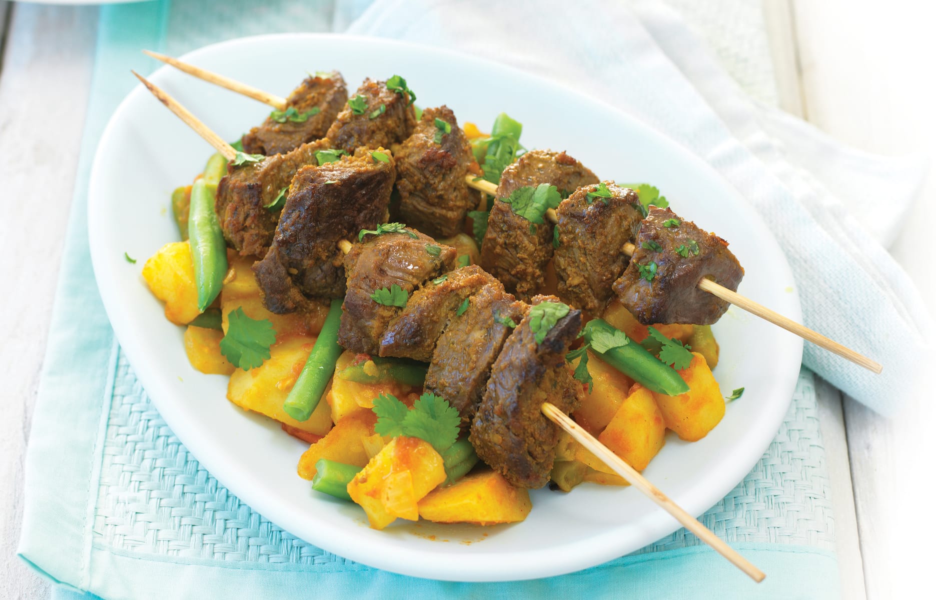 Beef skewers with potato curry - Healthy Food Guide