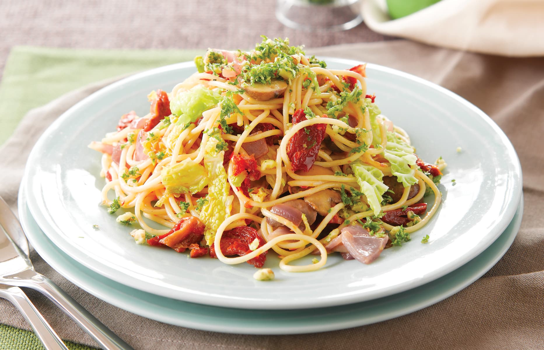 Garlic chilli cabbage spaghetti - Healthy Food Guide