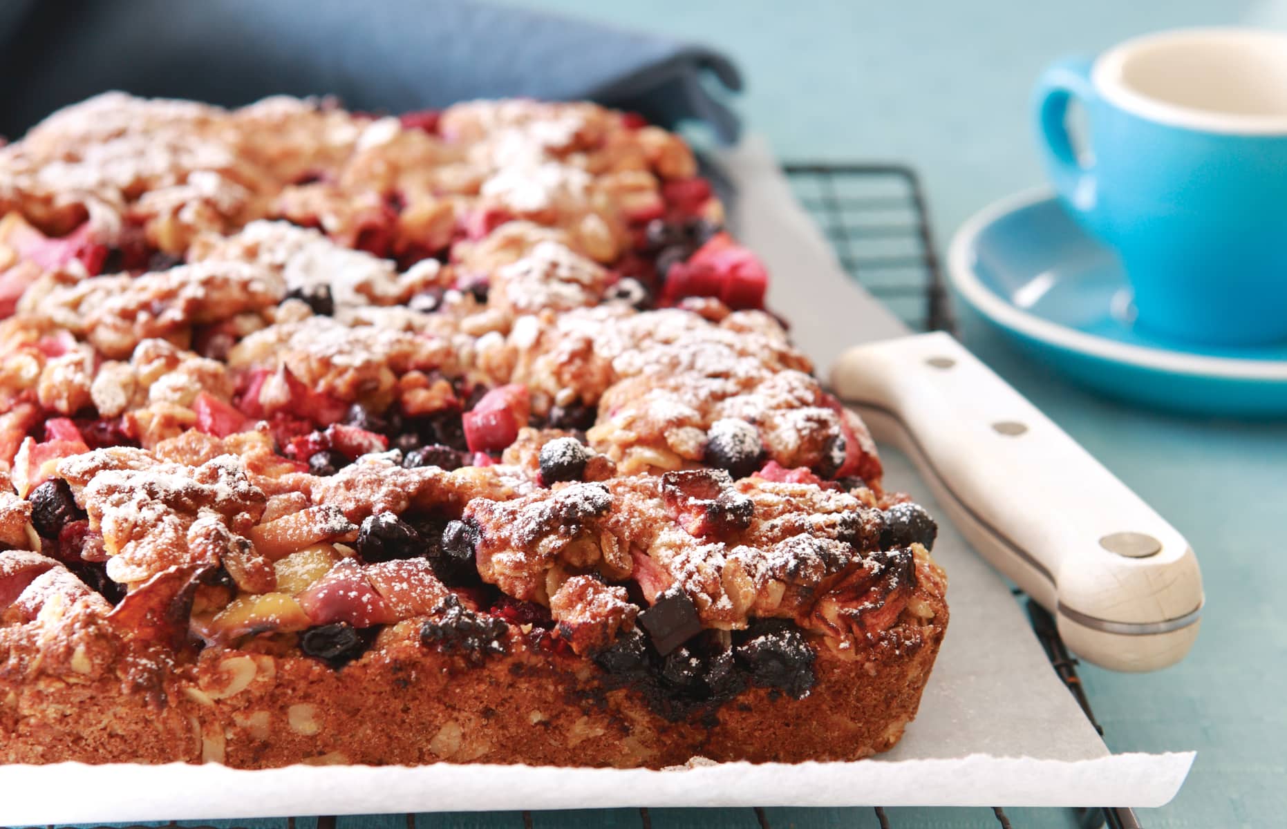 Oaty apple and berry slice - Healthy Food Guide