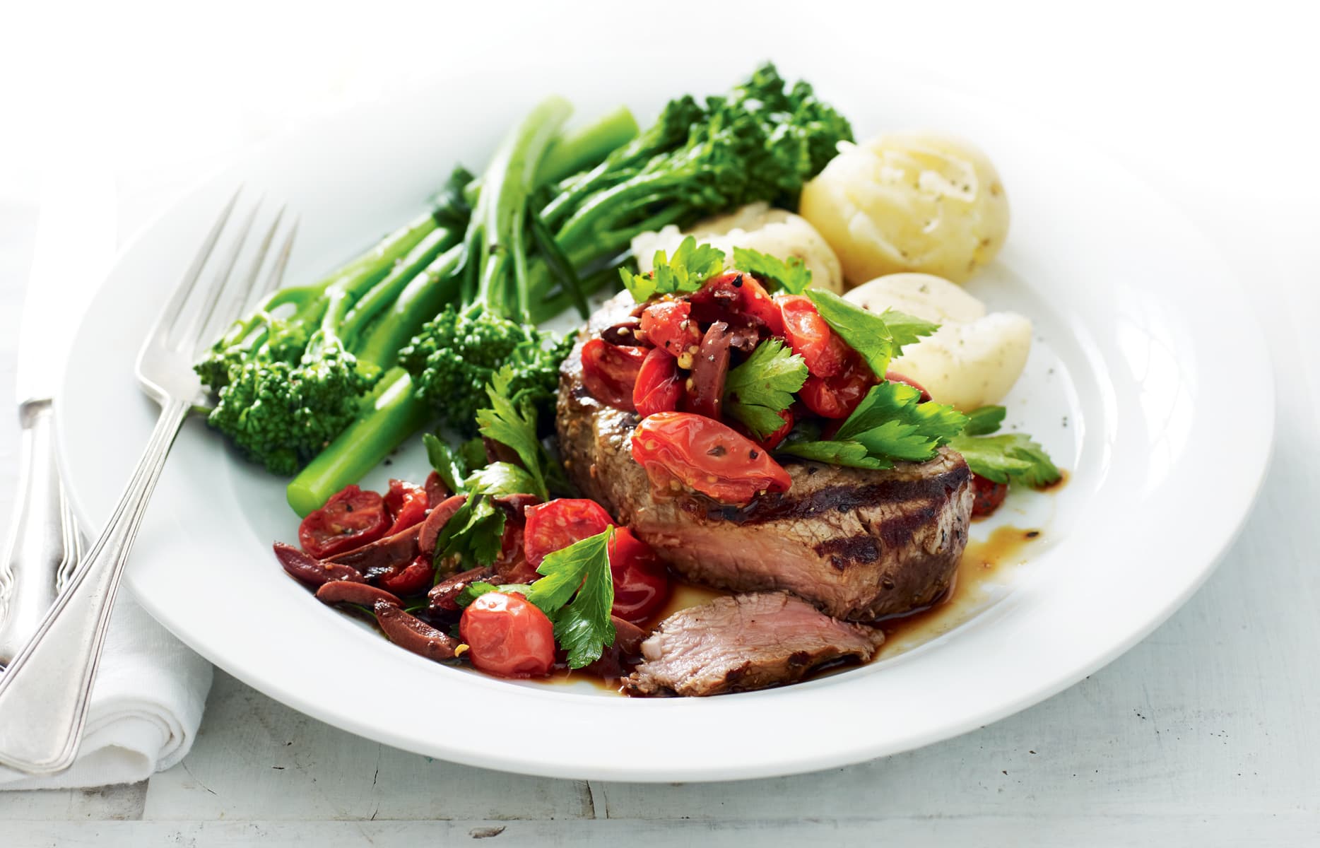 Steak with tomato, olive and parsley relish - Healthy Food Guide