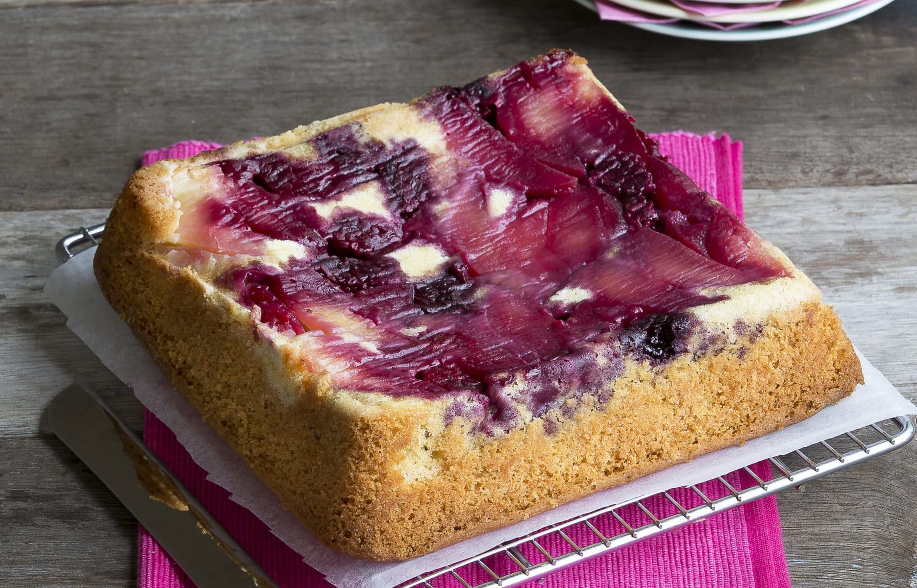 Apple and boysenberry cake - Healthy Food Guide
