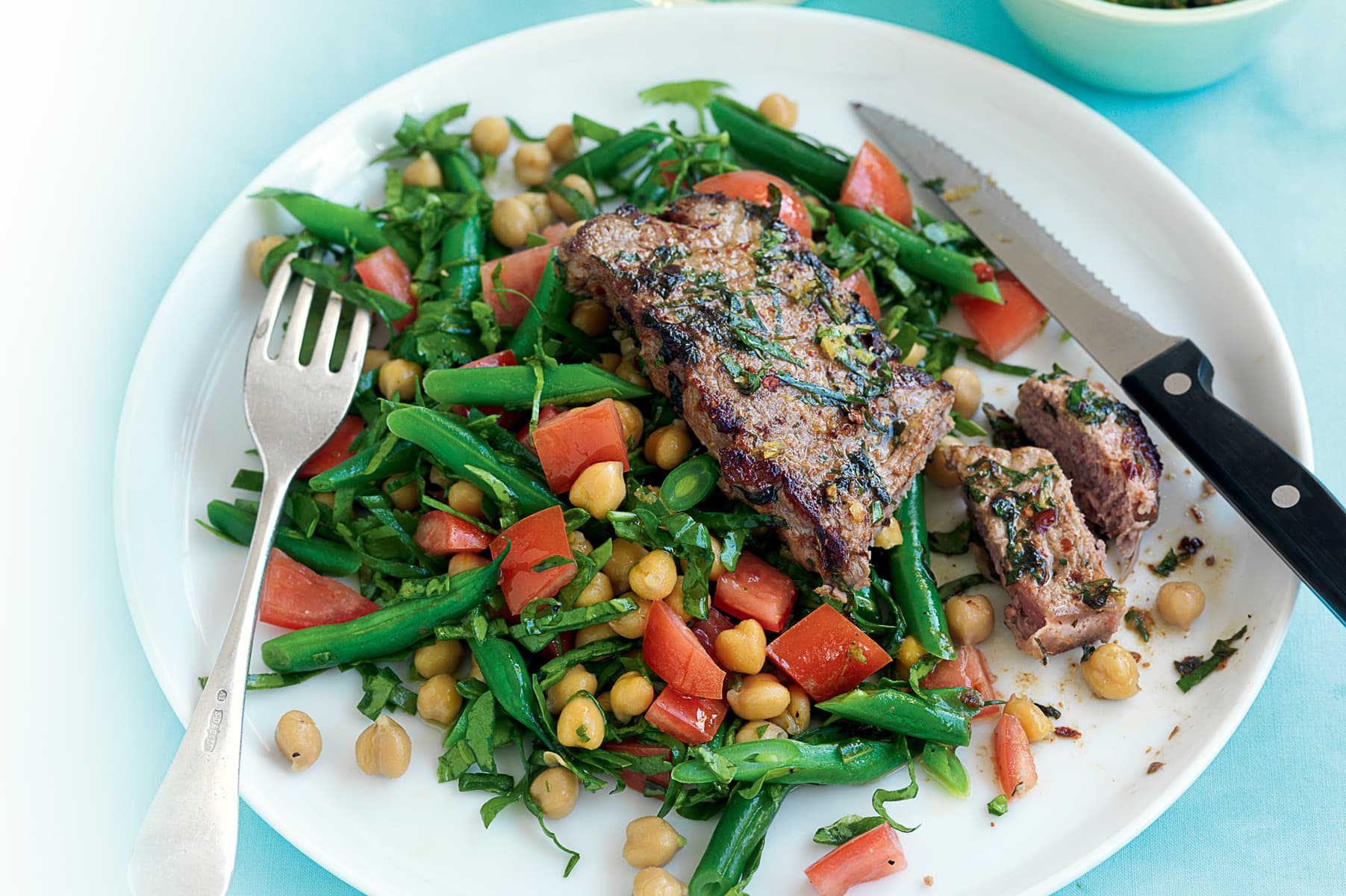 Coriander, mint and chilli steak with chickpea salad - Healthy Food Guide