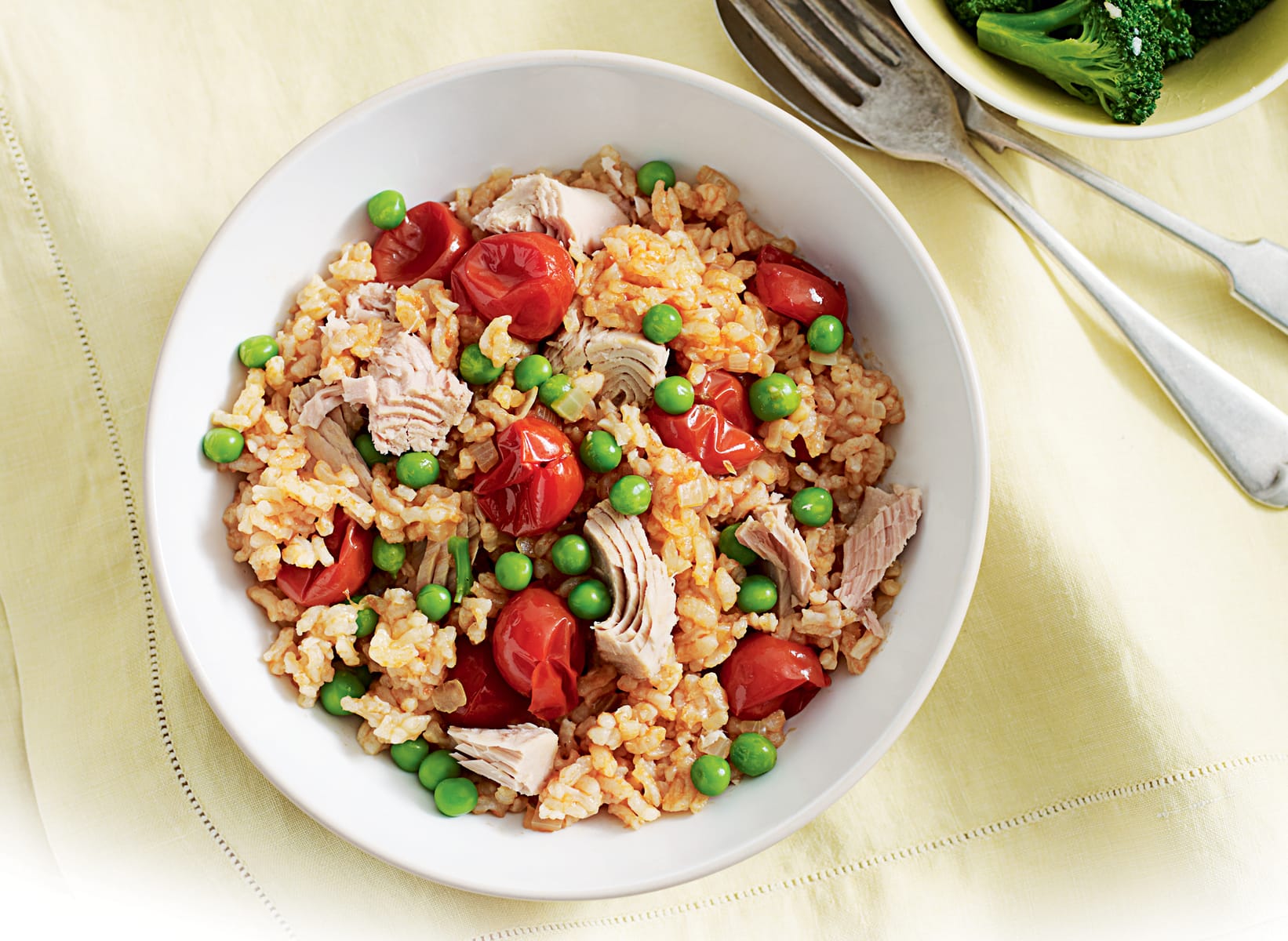 Oven-baked tuna and pea risotto - Healthy Food Guide