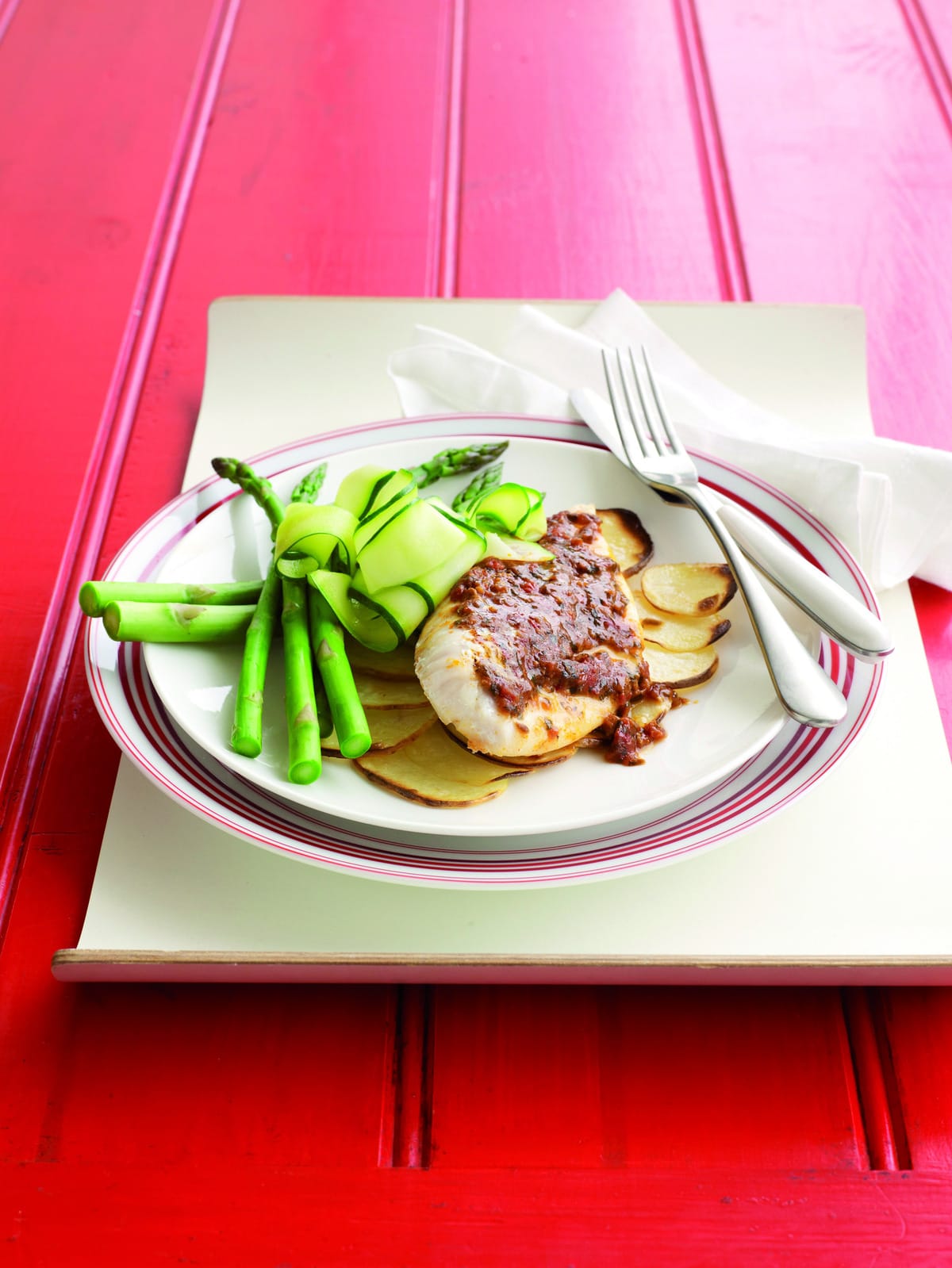 Fish fillet with crispy potato scallops - Healthy Food Guide