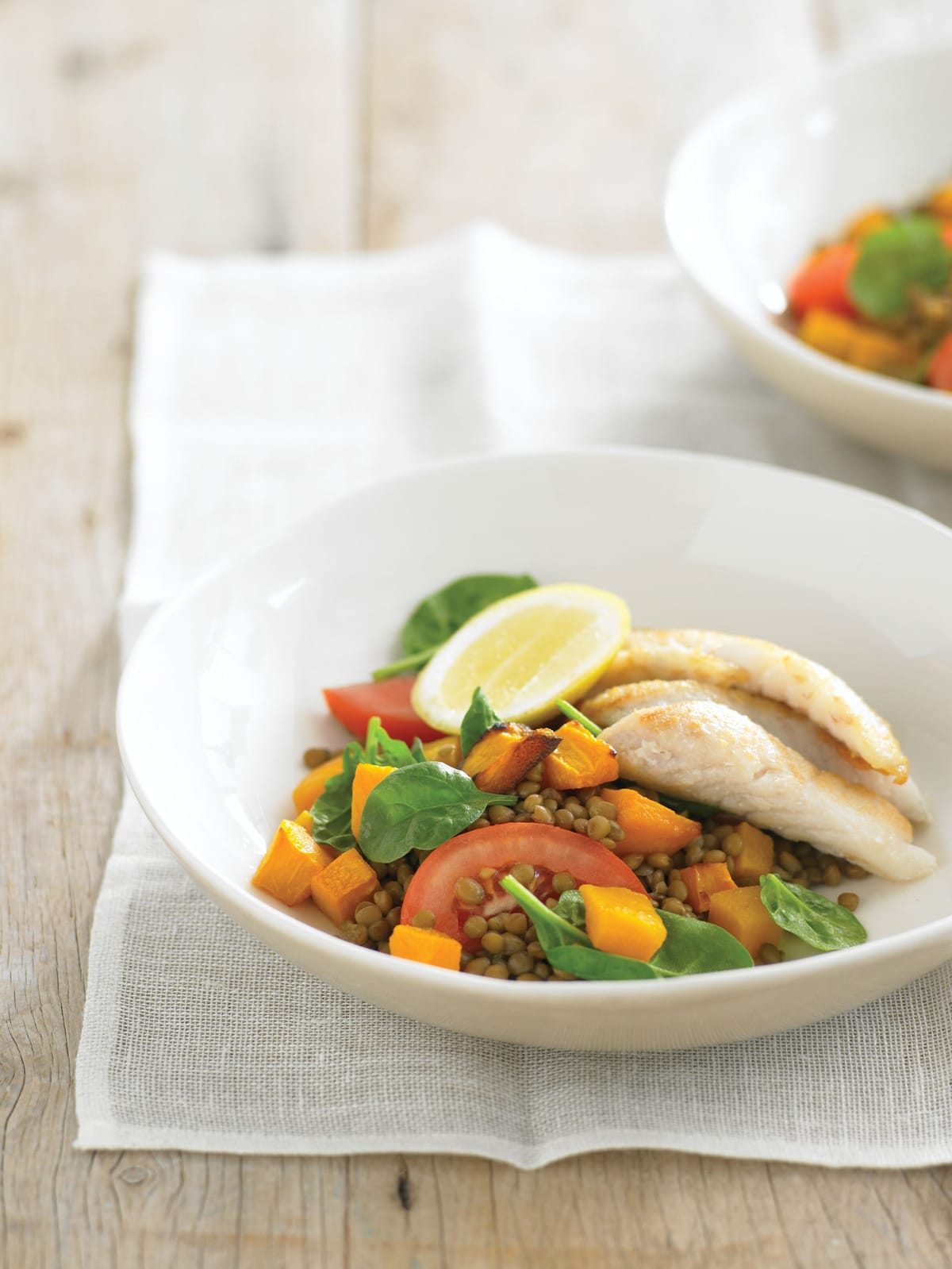 Pan-fried fish with lentil and spinach salad - Healthy Food Guide