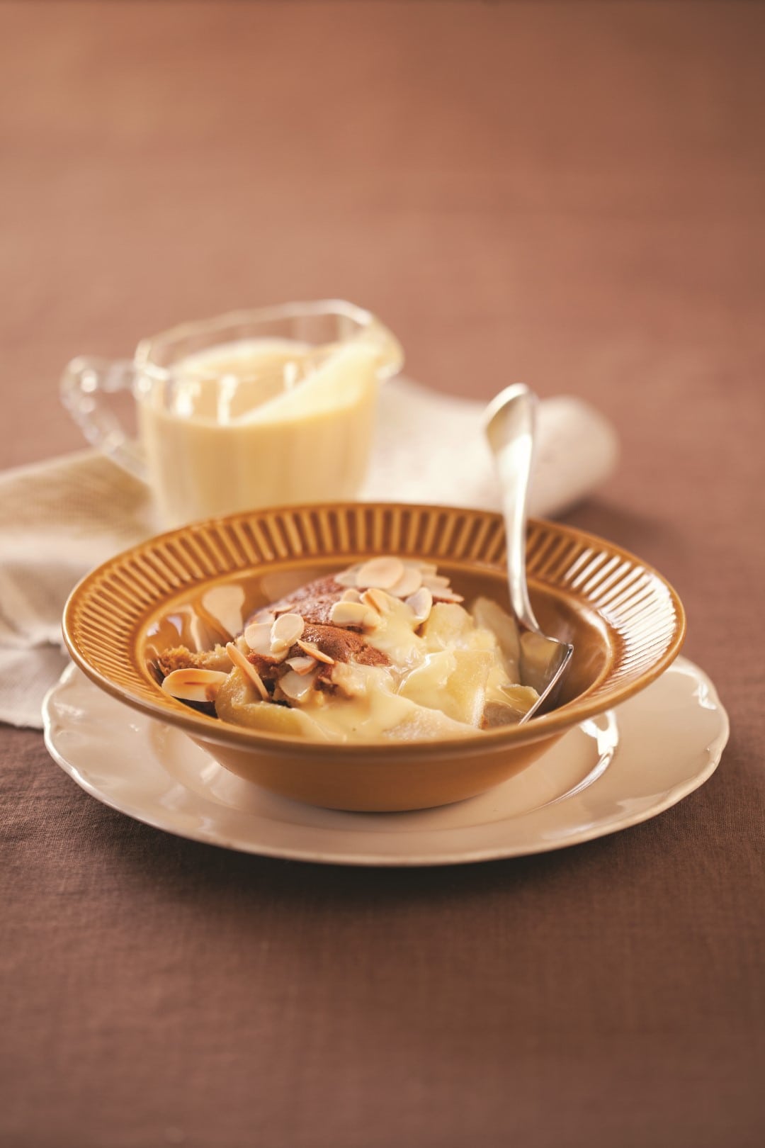 Pear and almond sponge - Healthy Food Guide