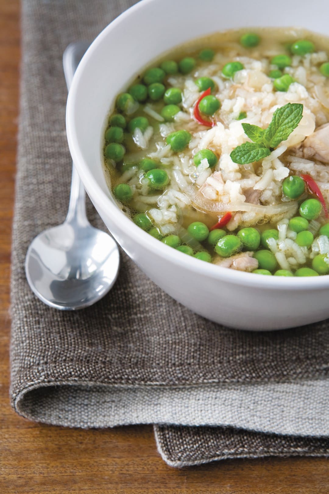 Poached chicken with chilli, lemon and mint - Healthy Food Guide