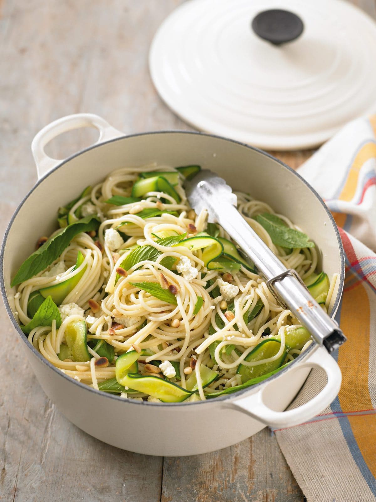 Spaghetti with courgettes, feta, mint and pine nuts - Healthy Food Guide