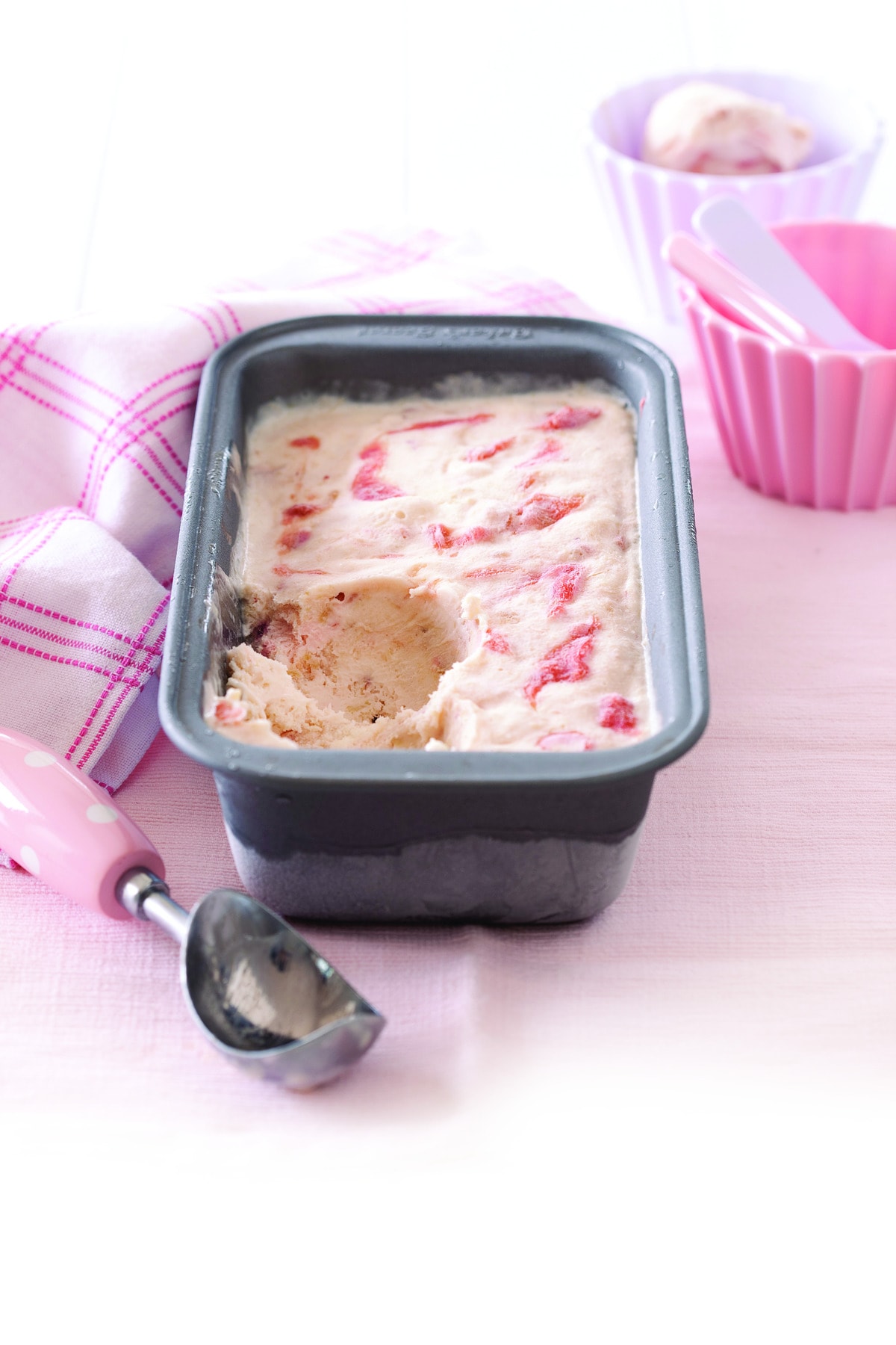 Strawberry ripple ice cream - Healthy Food Guide