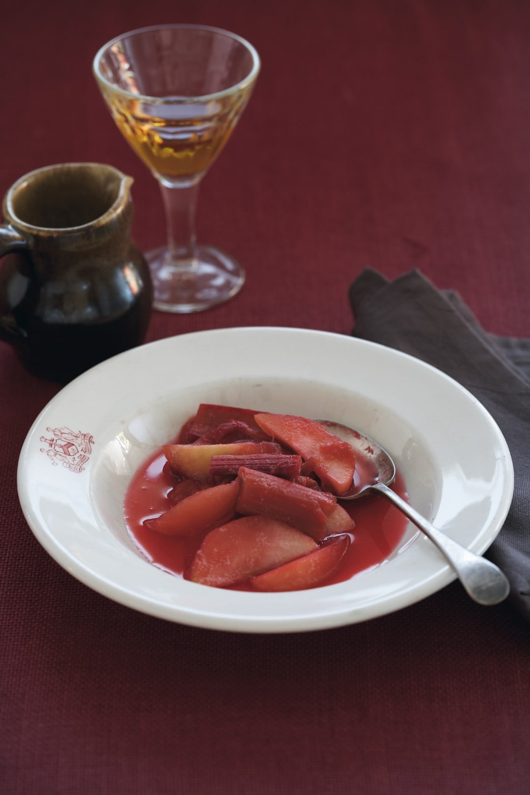 Vanilla-poached rhubarb and apple - Healthy Food Guide