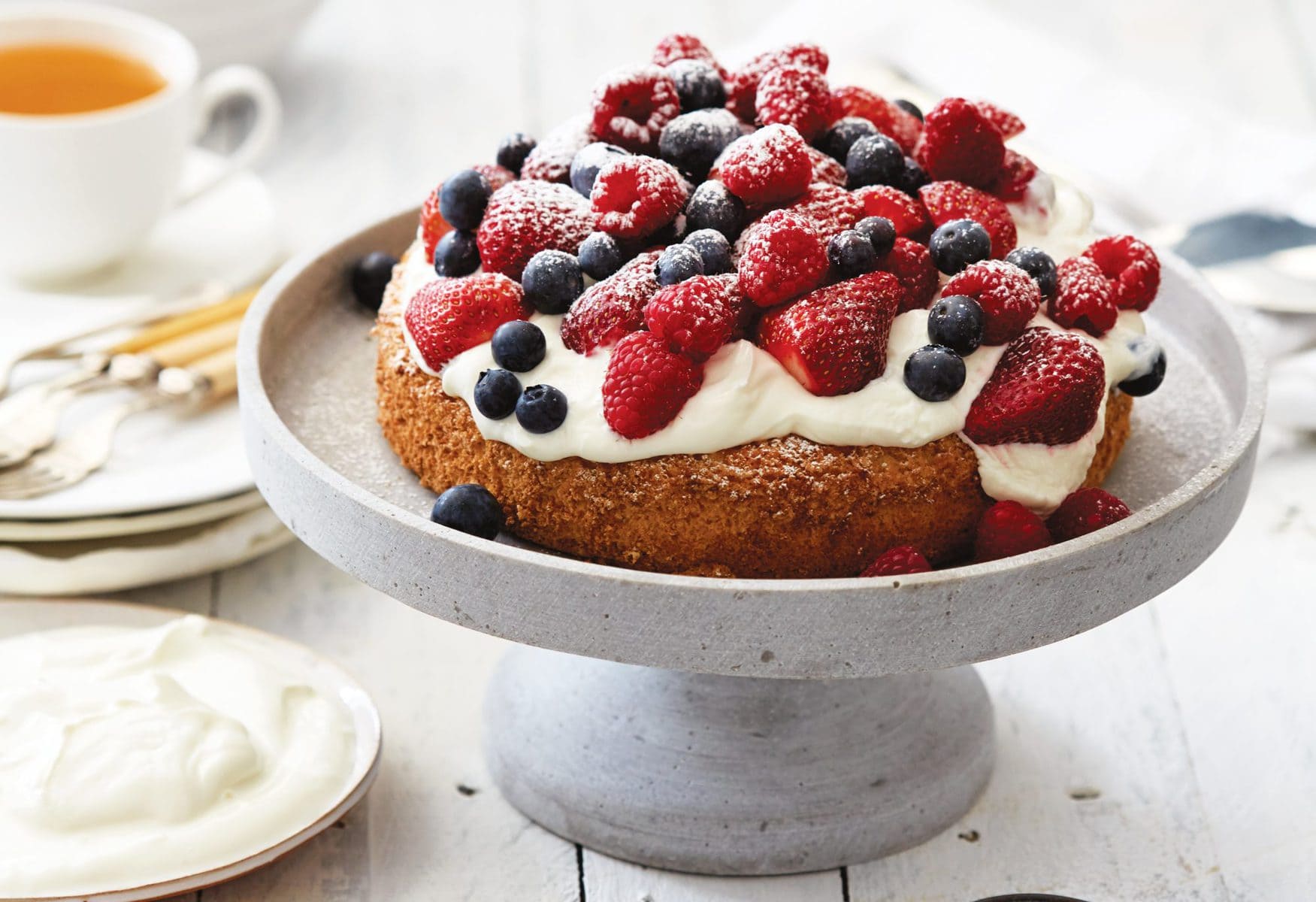 Light-as-air sponge cake - Healthy Food Guide