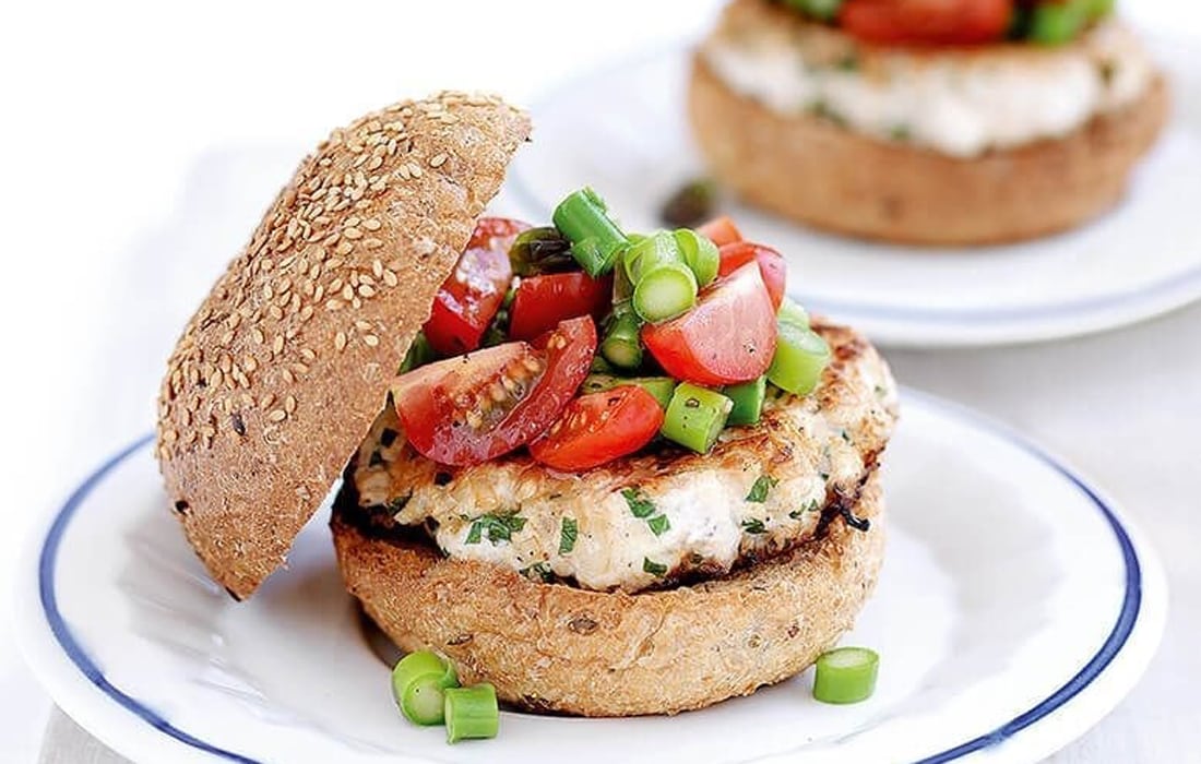 Chicken burgers with chunky salsa - Healthy Food Guide