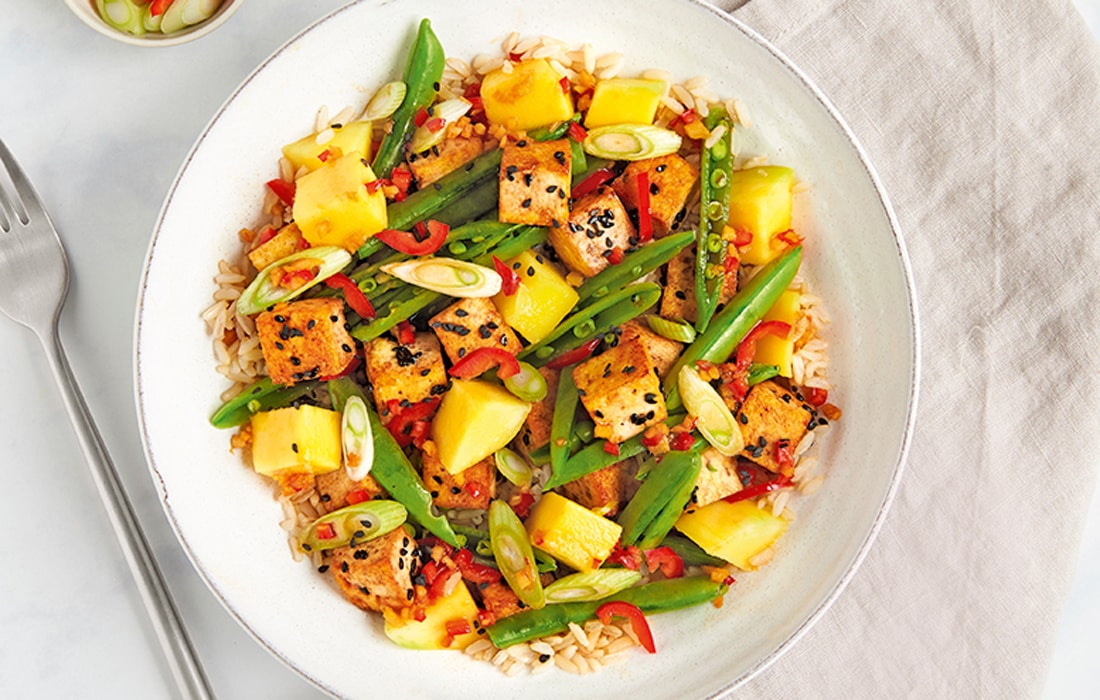 Sesame tofu and mango with spicy ginger dressing - Healthy Food Guide