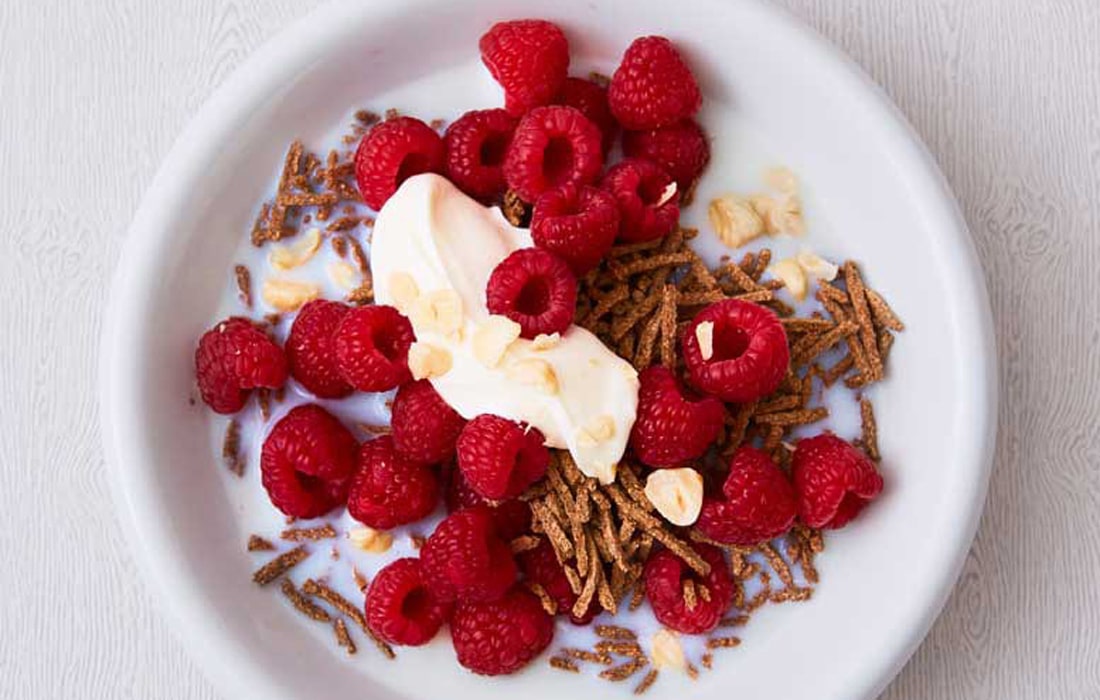 Bran fruit and nut breakfast bowl - Healthy Food Guide