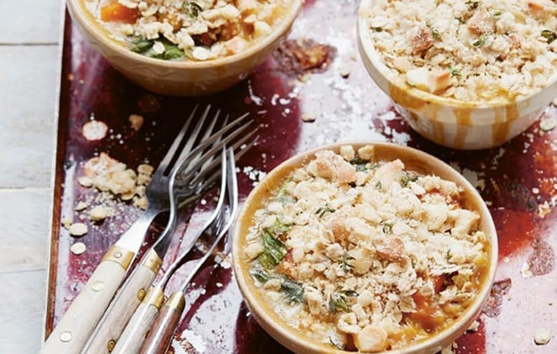 Macadamia crumble pots with squash and chickpeas - Healthy Food Guide