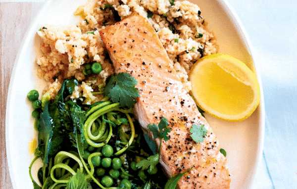 Baked salmon with cauliflower rice - Healthy Food Guide