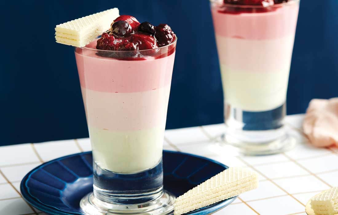 Pink panna cotta with berry compote - Healthy Food Guide