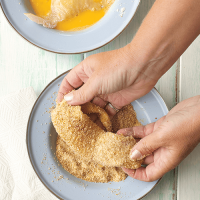 How to crumb fish fillets - Healthy Food Guide