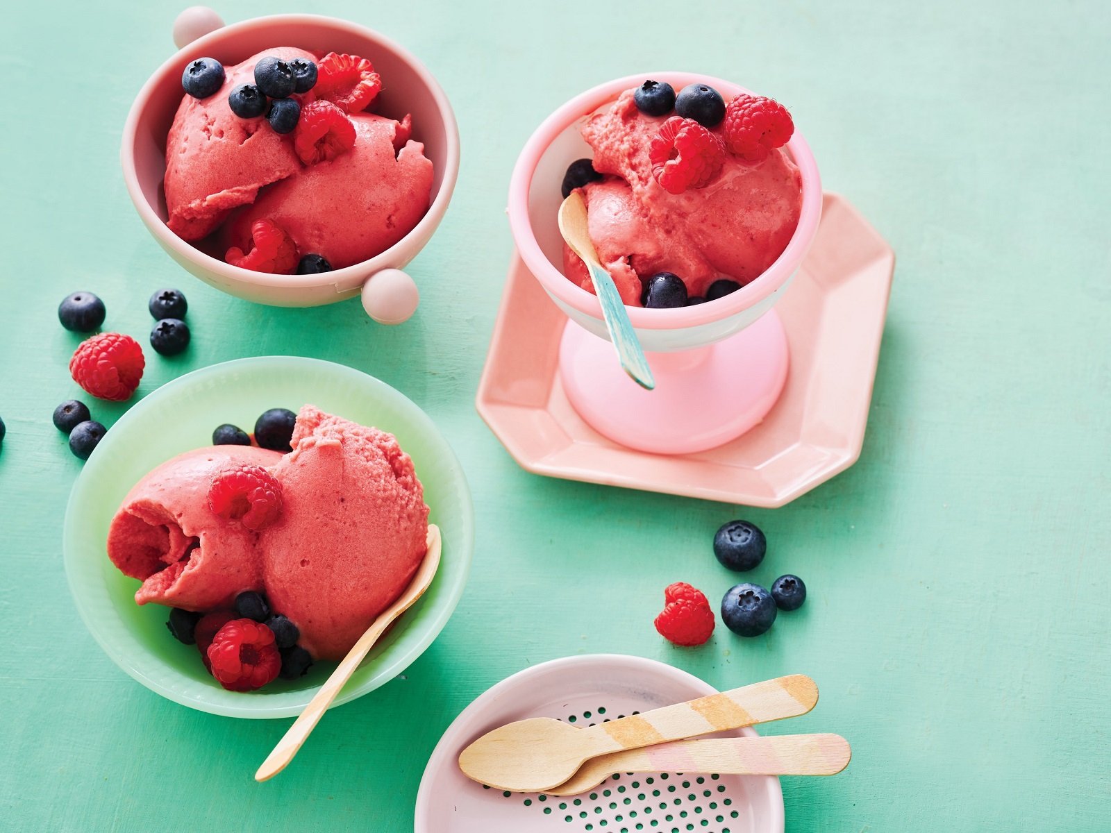 Berry and mango frozen yoghurt - Healthy Food Guide