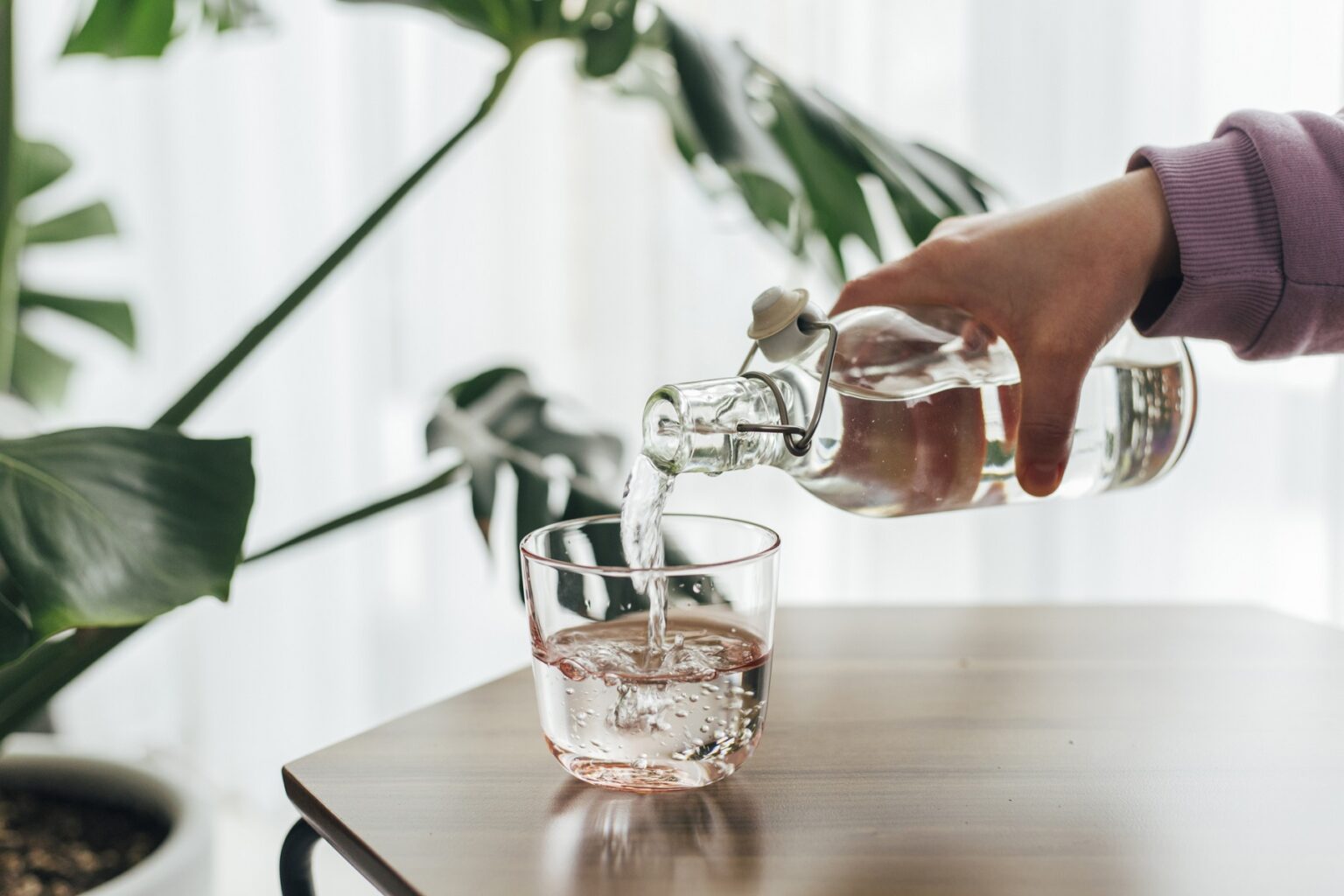 Is cold water bad for you? What about drinking from the hose or tap ...
